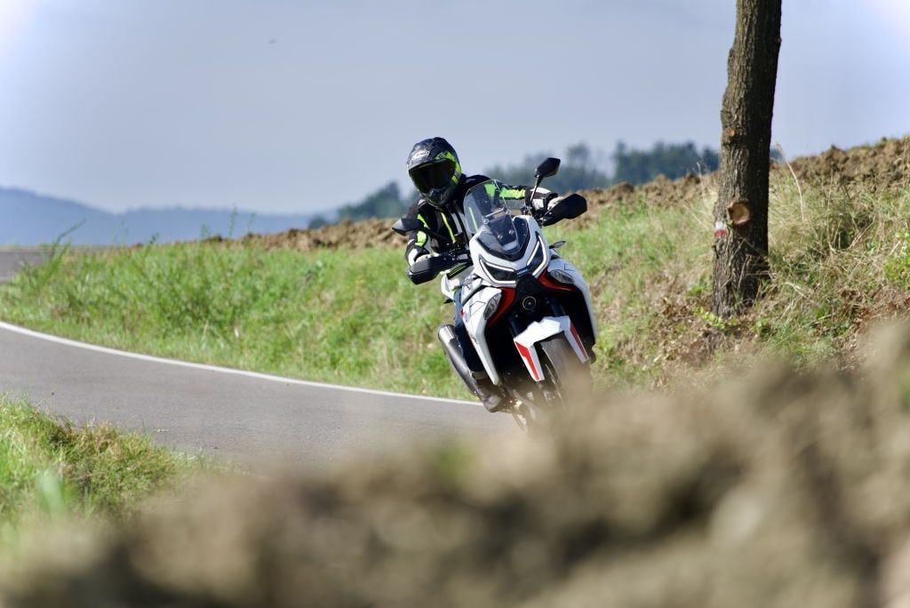 Moto Morini X-Cape 1200 2024: Recensione Completa, Prezzo e ...