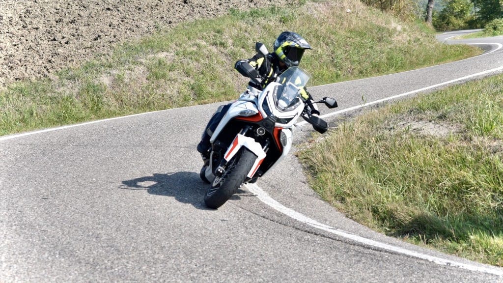 Moto Morini X-Cape 1200 2024: Recensione Completa, Prezzo e ...