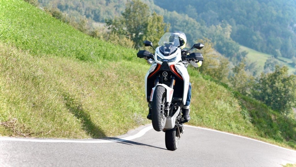 Moto Morini X-Cape 1200 2024: Recensione Completa, Prezzo e ...