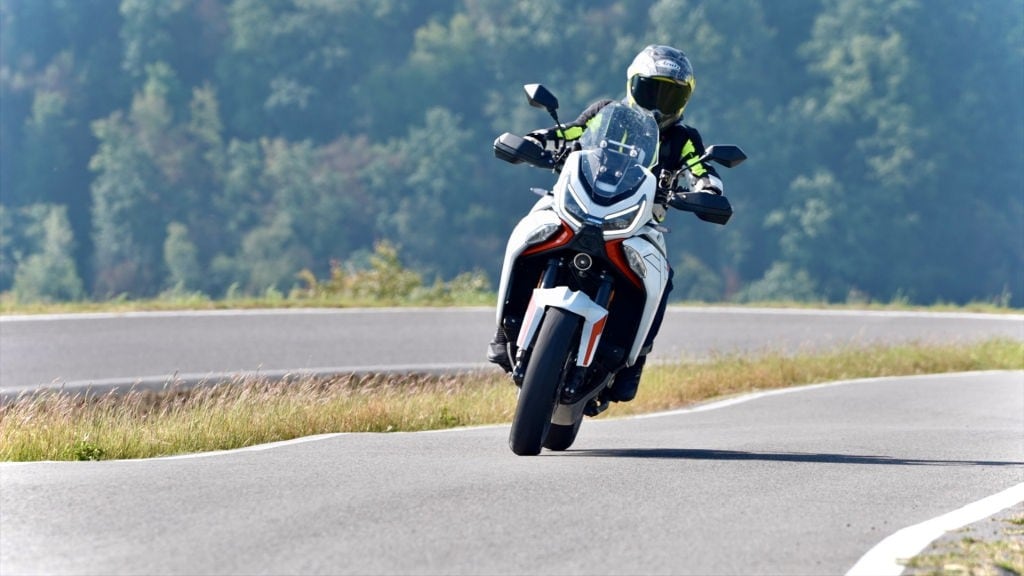 Moto Morini X-Cape 1200 2024: Recensione Completa, Prezzo e ...