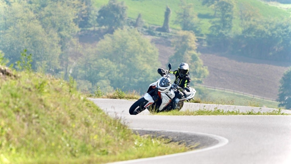 Moto Morini X-Cape 1200 2024: Recensione Completa, Prezzo e ...