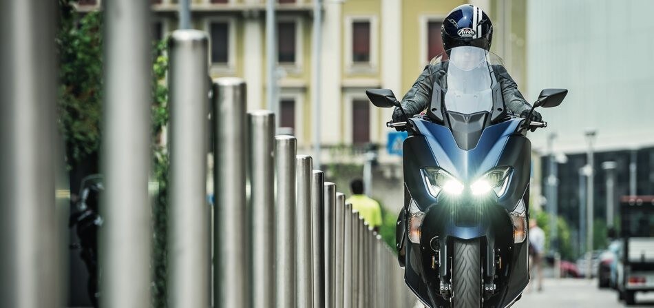 Yamaha T Max ABS - Prova, Opinioni e Foto | Dueruote