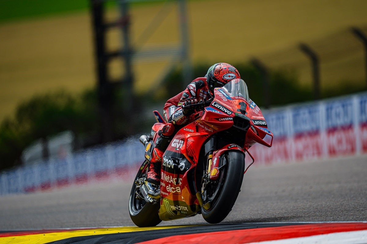 Bagnaia bravura e fortuna: vince in Germania ed è primo in classifica ...