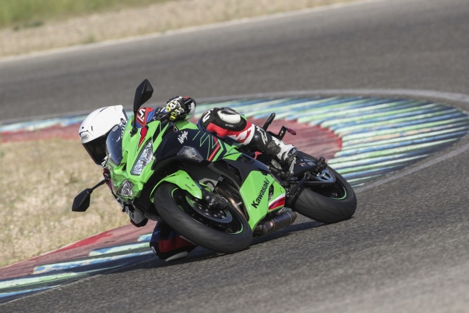 Kawasaki Ninja ZX-4 RR: tutte le immagini | Dueruote