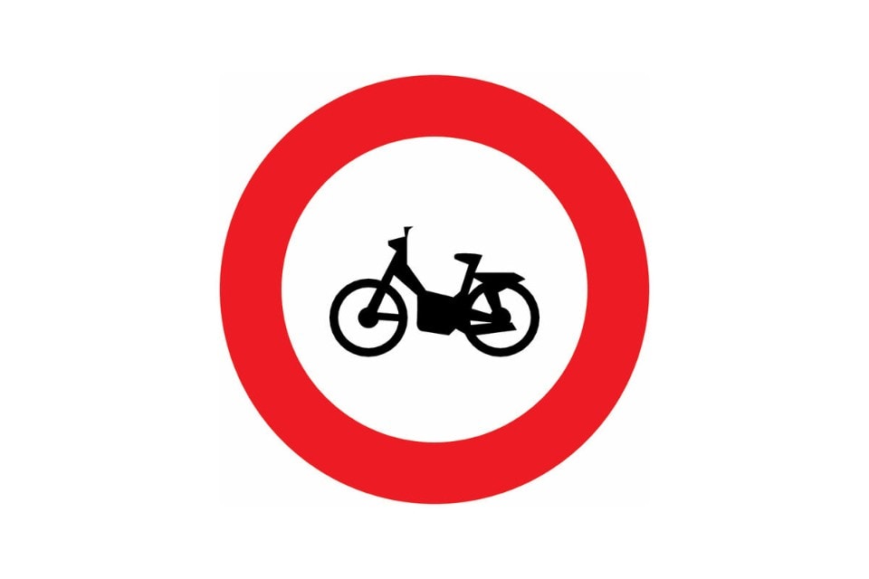 Divieto di transito: segnaletica e regole | Dueruote
