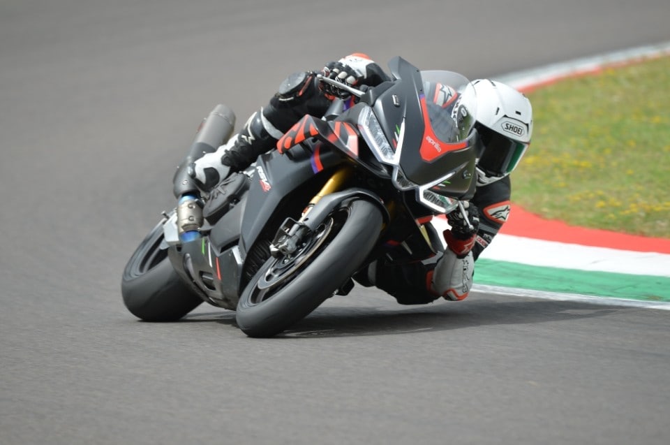 Come curvare correttamente in moto | Dueruote