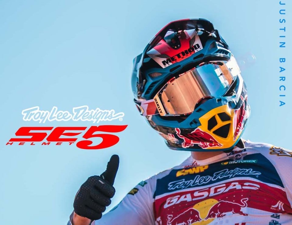 Troy Lee Designs presenta i nuovi caschi moto SE5 | Dueruote