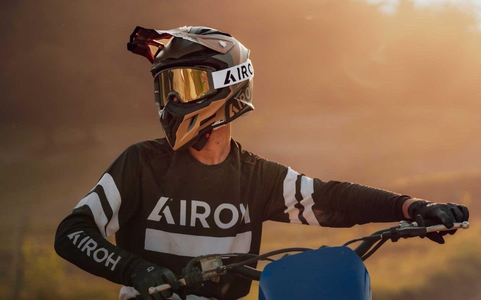 Tecnica, comunicazione e design: ecco il nuovo Airoh Aviator ACE 2 ...