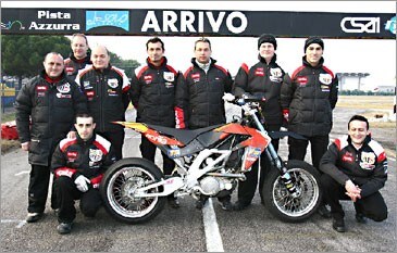 In pista con l’Aprilia SM iridata - Dueruote