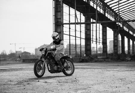 Deus Swank Rally. Yamaha sponsor ufficiale | Dueruote