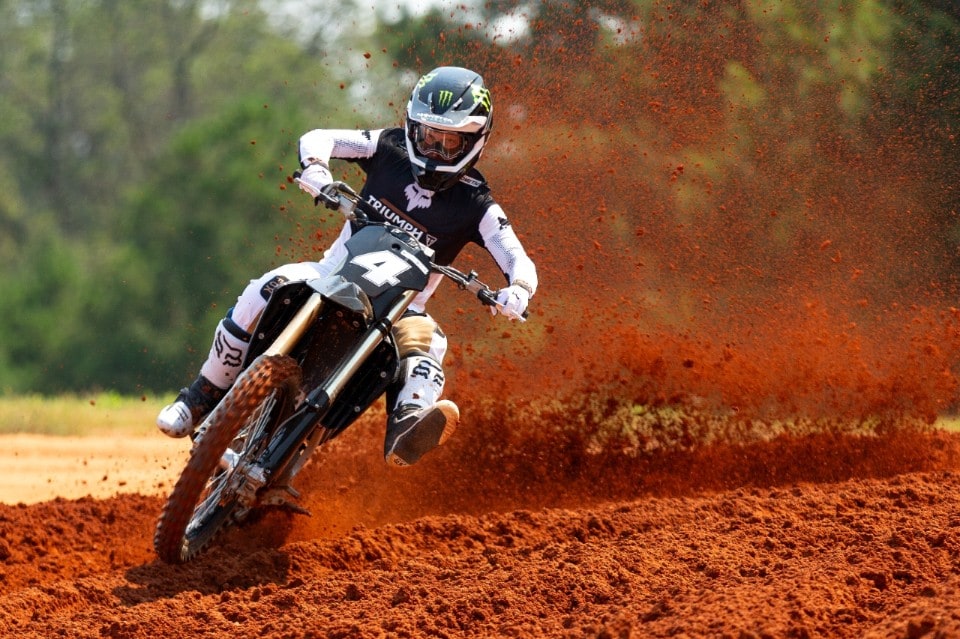 Ultimi test per la Triumph MX250: FOTO e VIDEO! | Dueruote