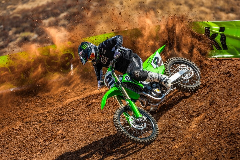 Le nuove Kawasaki KX450 pronte al debutto per il 2024 | Dueruote