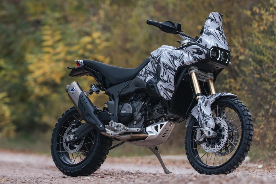Ducati a EICMA 2025 presenta la Desmo250 MX e la Desmo450 Enduro | Dueruote