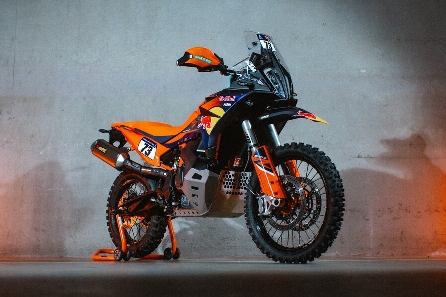 Pronta a tutto: debutta la nuova KTM 890 Adventure R Rally | Dueruote