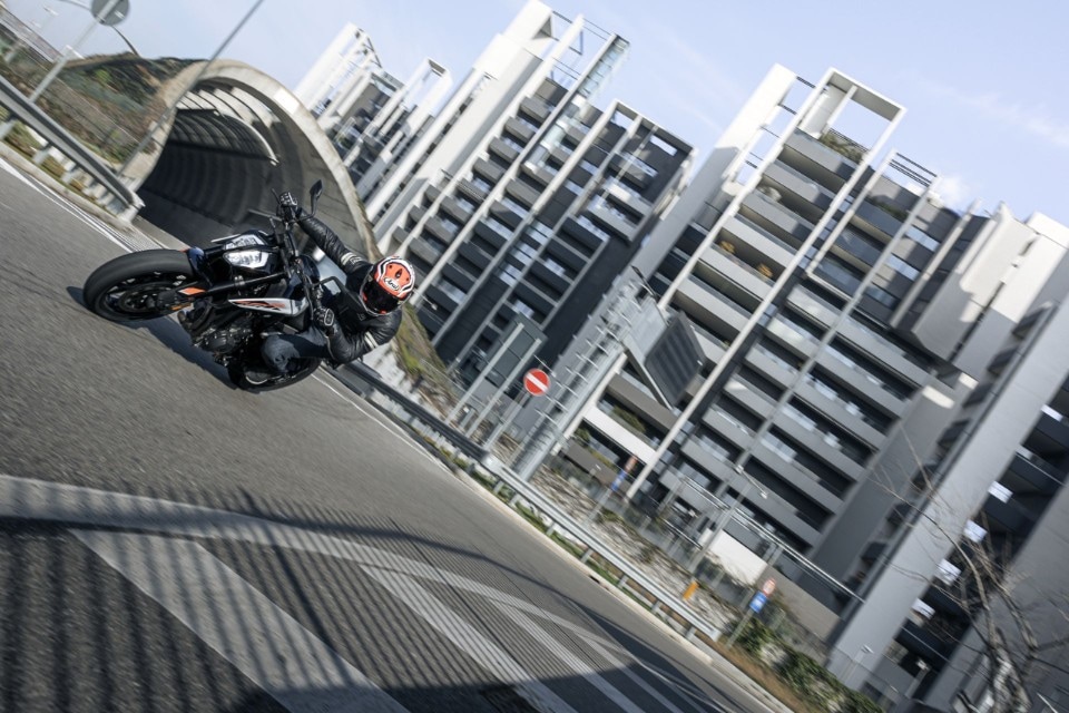 Prova KTM 790 Duke 2023 - Anteprima, Prova e Foto - Dueruote