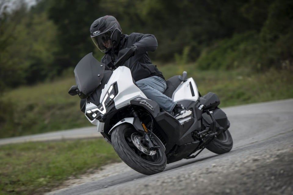 SYM ADX 300: la prova - Anteprima, Prova e Foto - Dueruote