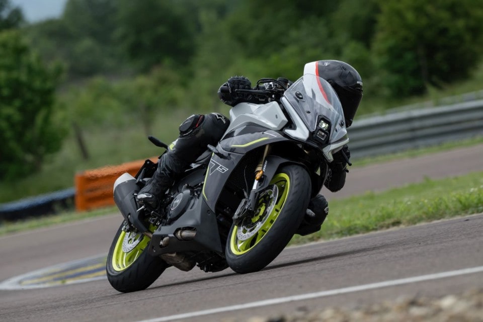 Benelli Tornado 550: la prova della sorella sportiva della TRK ...