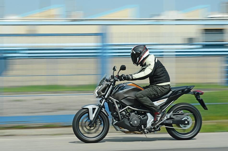 Honda NC 700 X ABS Prezzo, Scheda tecnica e Foto | Dueruote