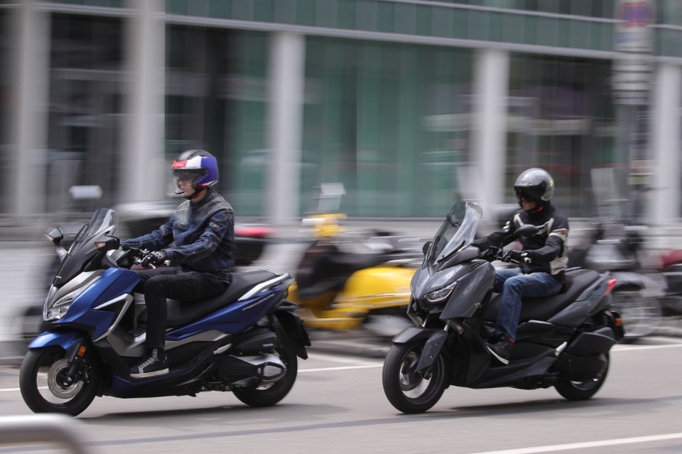 Honda Forza 350, Yamaha X-Max 300 Tech Max - Prova Comparativa ...