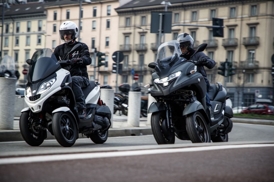 Piaggio MP3 300 hpe Sport ABS, Yamaha Tricity 300 - Prova Comparativa ...