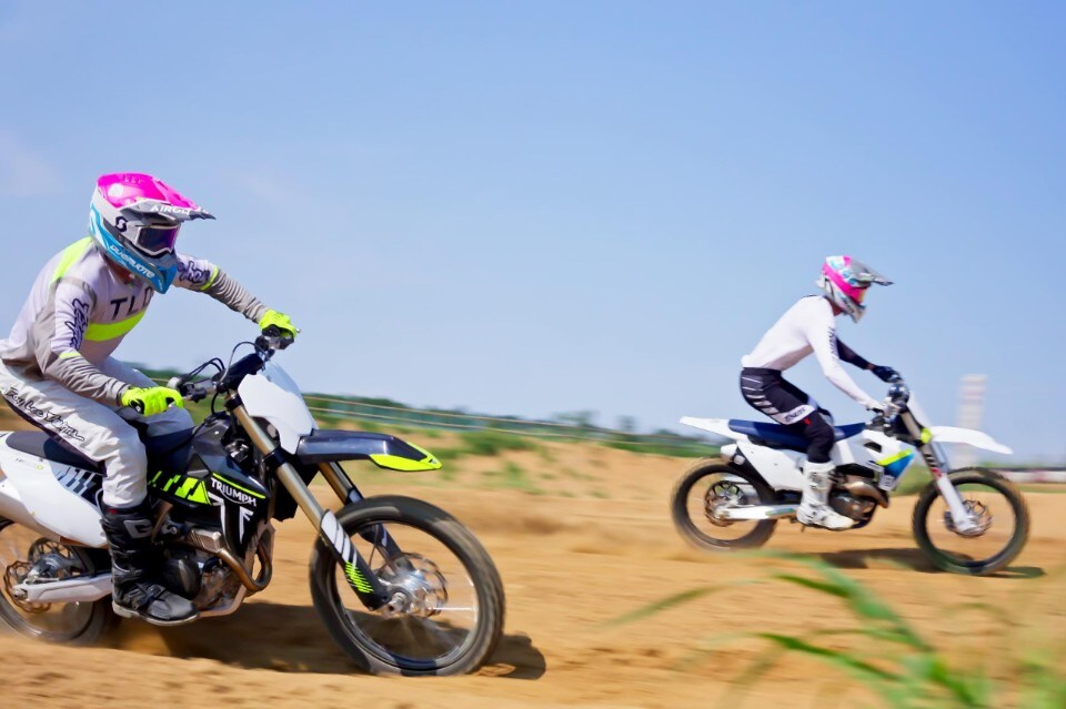 Test a testa: Husqvarna FC 250 vs Triumph TF 250-X | Dueruote