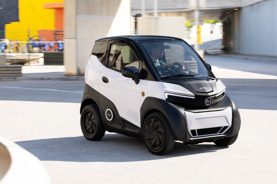 Silence S04: la microcar che si ricarica ovunque | Dueruote