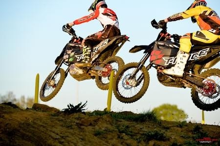 Joël Smets guida la Tacita T-Race. Nel trofeo off road per moto ...